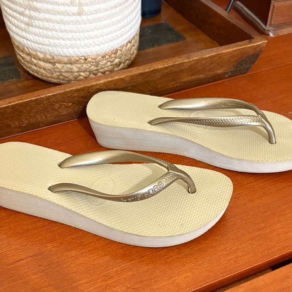 Havaianas | Shoes | Havaianas Flip Flop Womens Size Eu 36 Beigegold ...